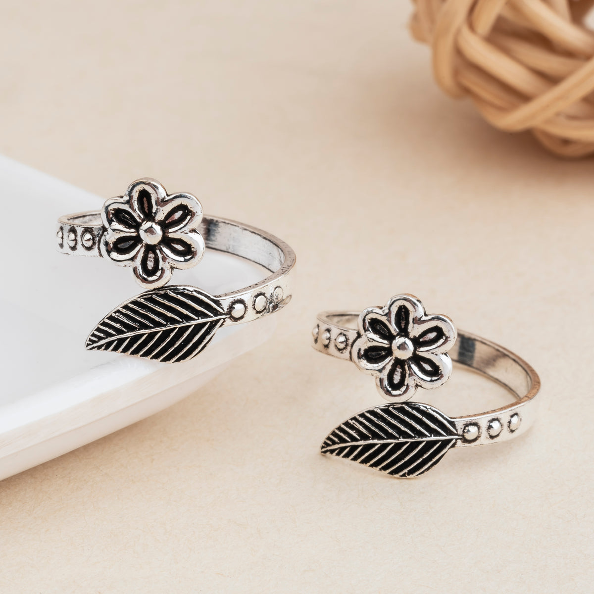 Silver Floral Radiance Toe Ring | Silversheen